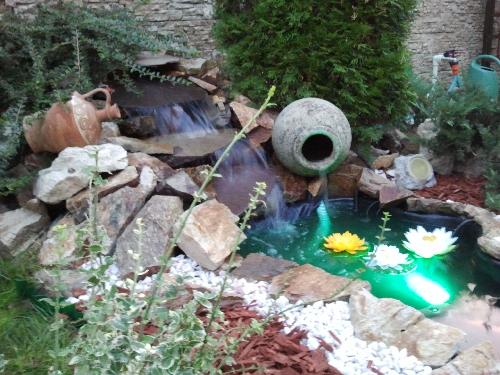 Iazuri Si Cascade De Gradina, Unic Garden Pitesti
