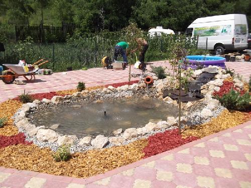 Iazuri Si Cascade De Gradina, Unic Garden Pitesti