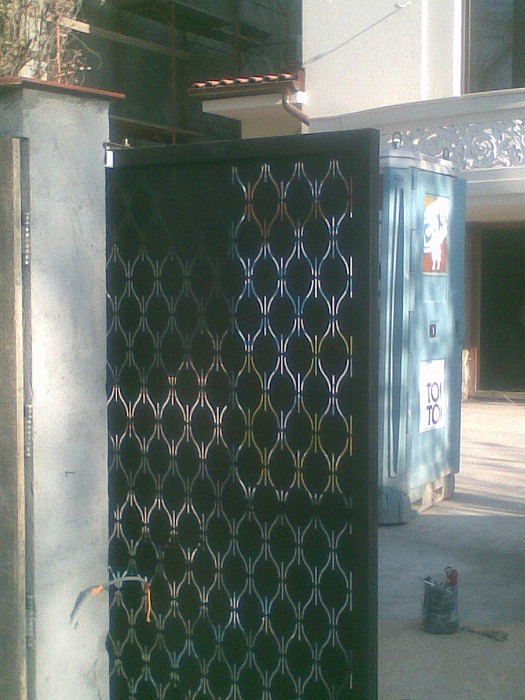 Poarta Metastil acces auto metalica tablie perforata dec | Porti auto ...