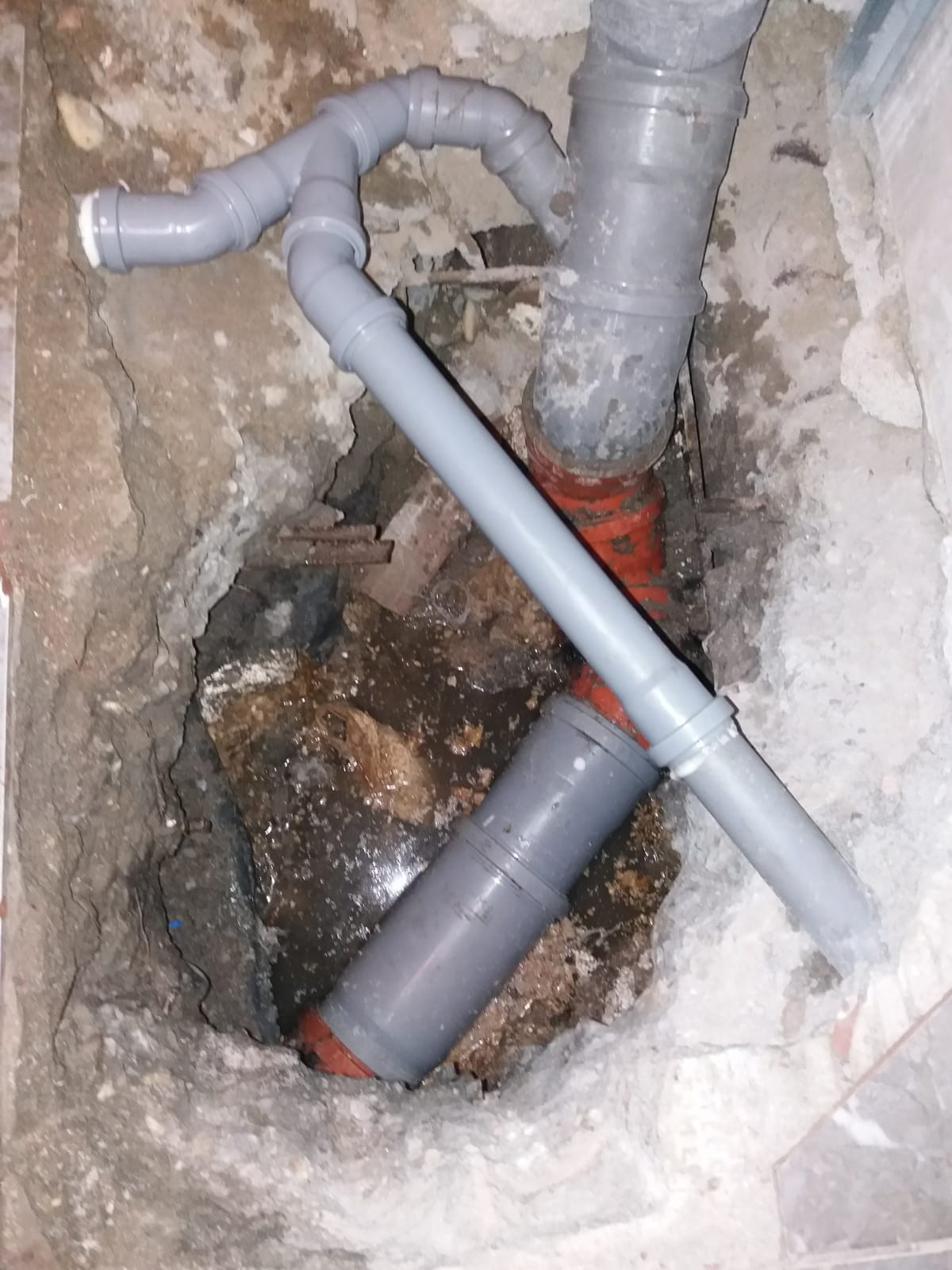 Executam Bransamente De Apa Si Canalizare Sapaturi Manuale Demolari Etc ...