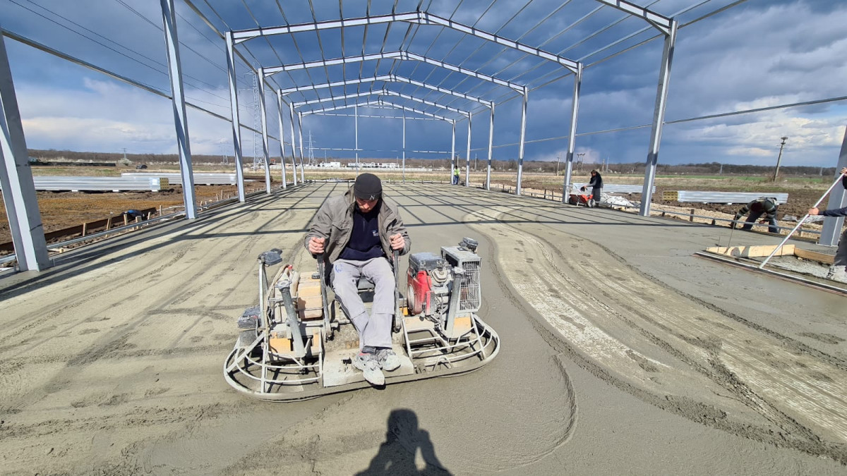 Turnare Beton Finisat Mecanic - Elicopterizat Cu Cuart. Turnari Beton ...