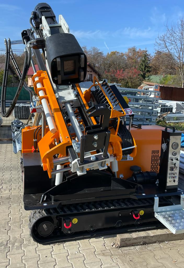 Utilaj Batut Stalpi Parcuri Fotovoltaice - Vibrosoneta - Batipal ...