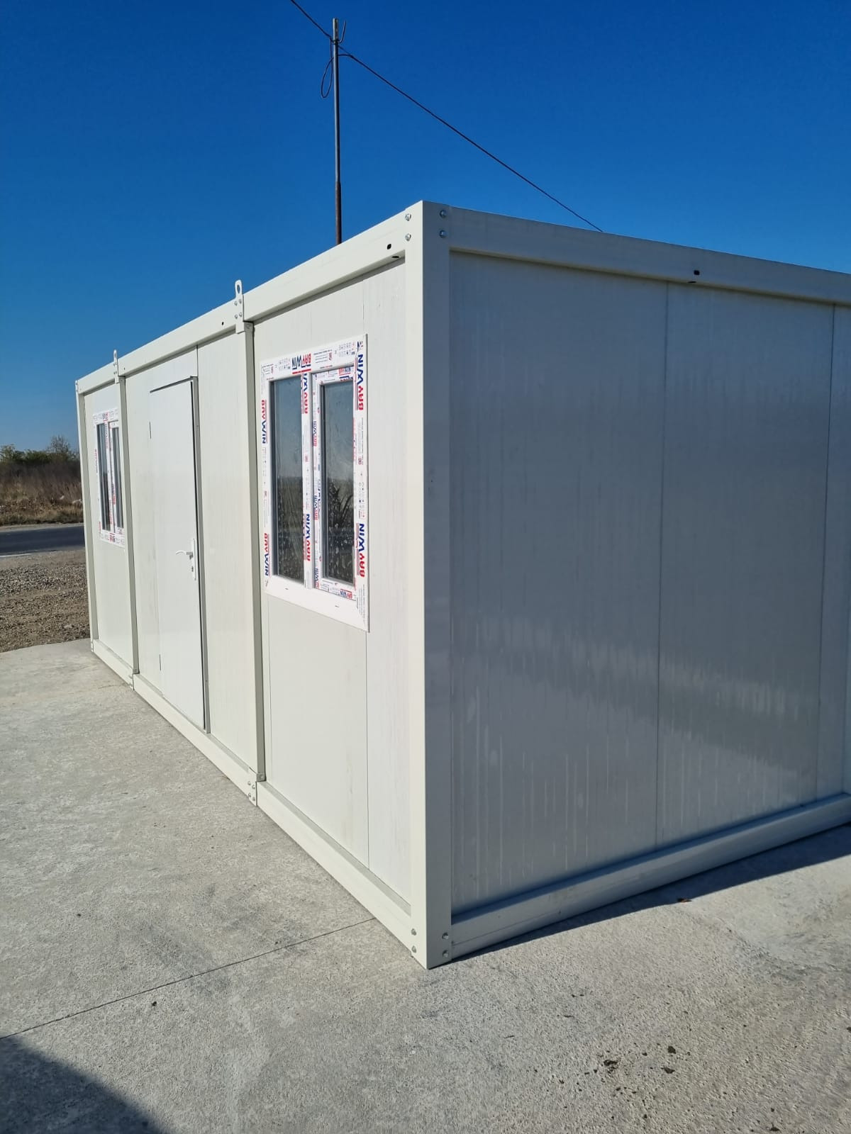 Container Modular Si Container De Lemn Pe Structura Metalica ...