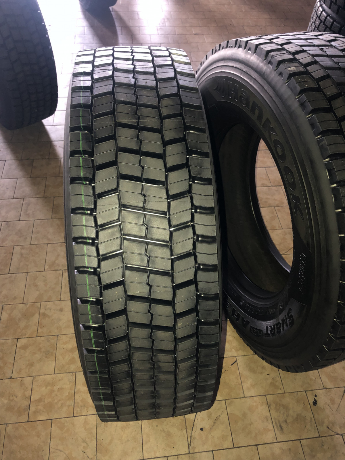 Comercializare Anvelope Noi | Reconstruire Anvelope SUCEAVA ...