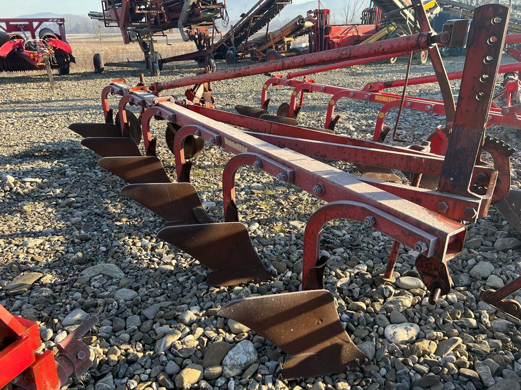 Pluguri Cu 6 Brazdare – Diferite Modele, Sc Magerexim Srl