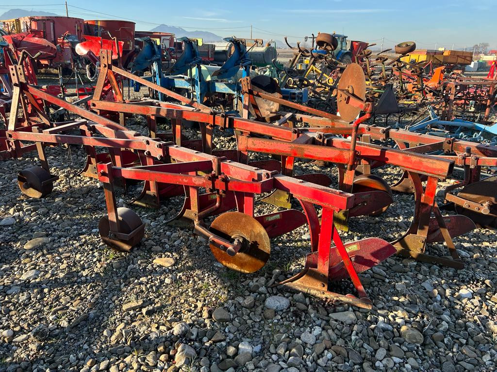 Pluguri Cu 6 Brazdare – Diferite Modele, Sc Magerexim Srl