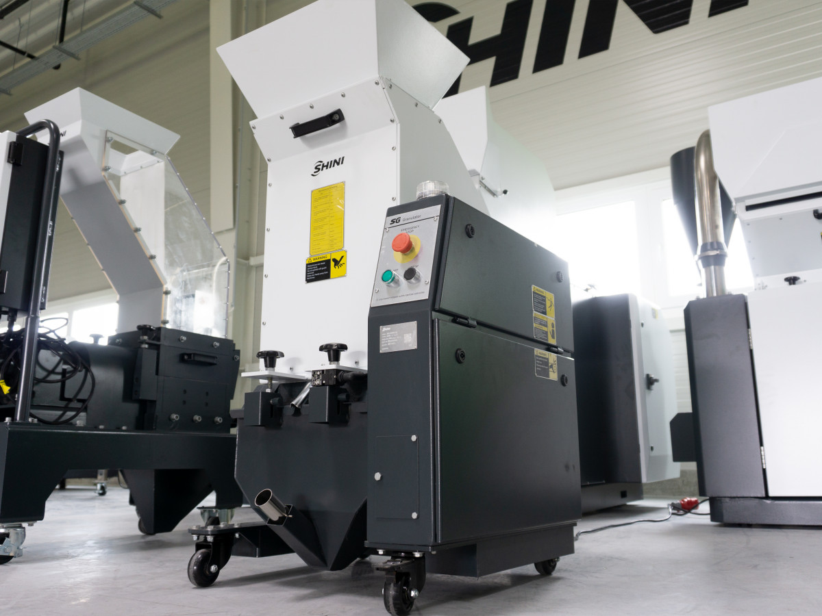 Vindem O Moara Noua Model Sg-1635n Pt. Tocat Deseuri Mici De Plastic ...