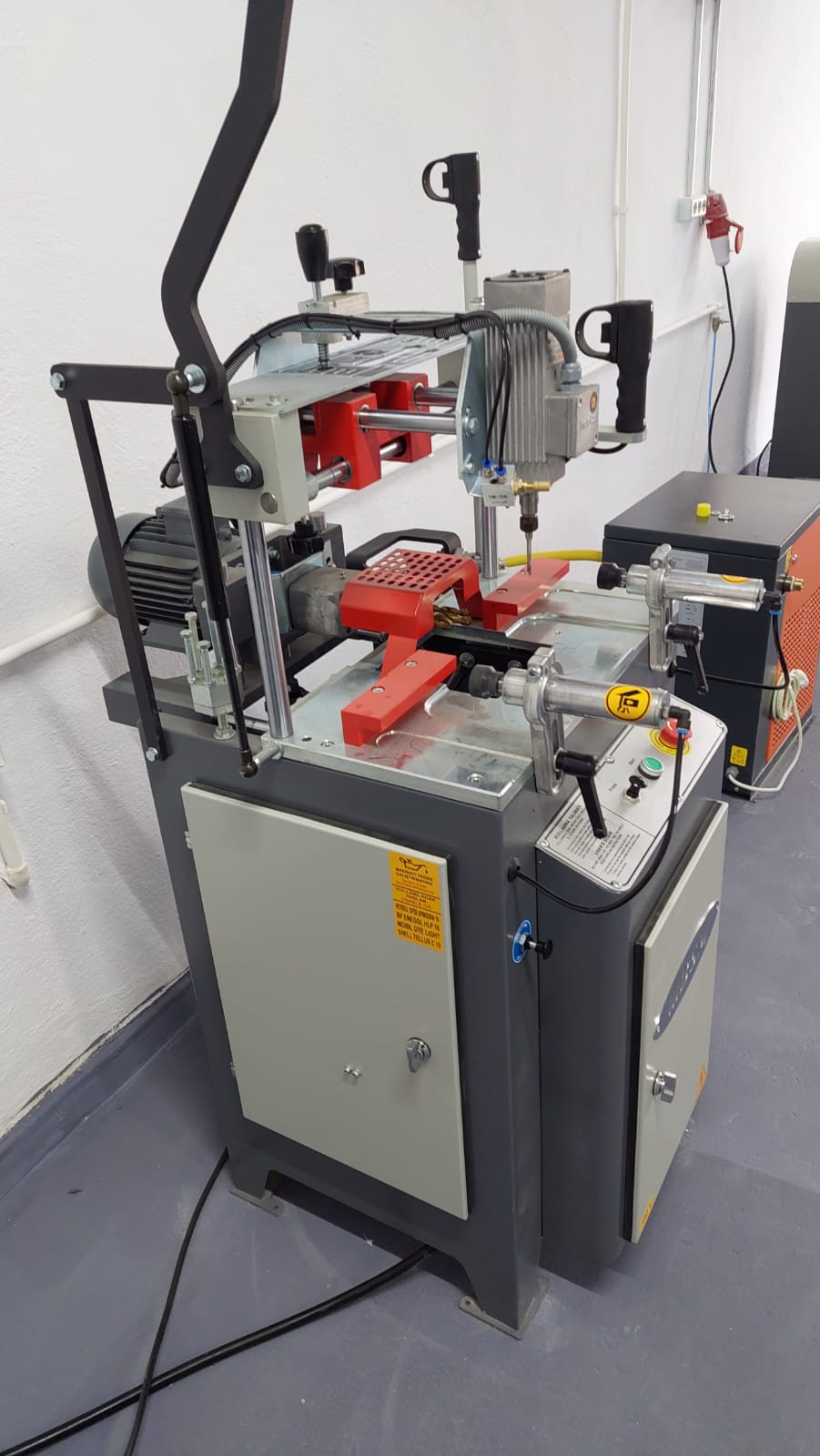 Utilaj Automat De Frezat Canale Profile Pvc Pantograf+cremon , Kds-3 ...