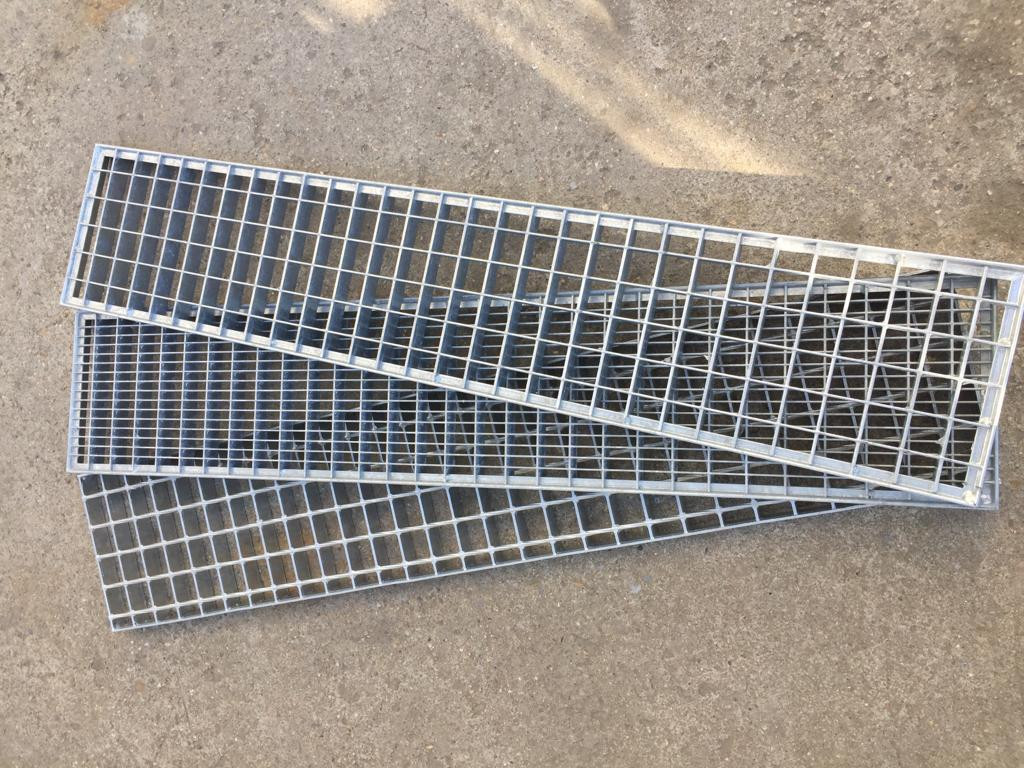 Gratare Metalice Zincate Pentru Acoperit Rigole, Producator, GRATARE ...