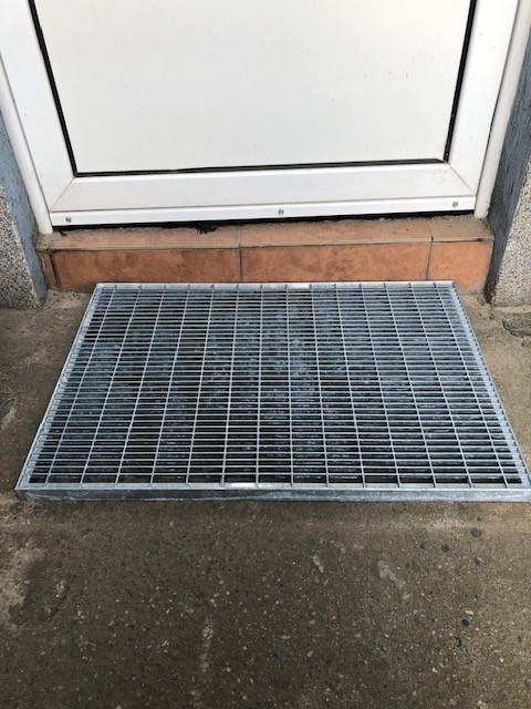 Gratar Metalic Zincat Stergator Picioare, Sc Staco Romania Srl