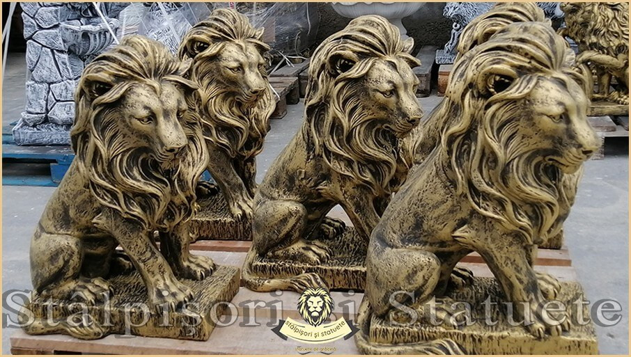 Statueta leu in sezut, auriu patinat, model S46. | Statuete de gradina