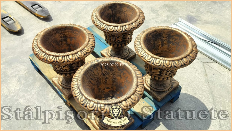 Vaza Ornament Stejar Cu Picior, Aramiu Patinat, Model V3., Producator ...