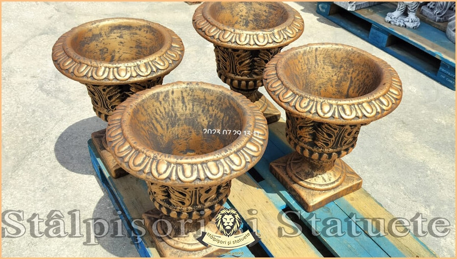 Vaza Ornament Stejar Cu Picior, Aramiu Patinat, Model V3., Producator ...