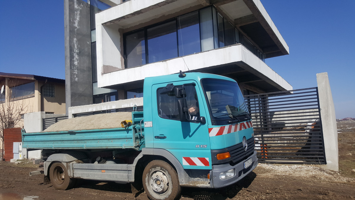 Pamant Negru De Padure Pamant Vegetal Pentru Gradina, Nisip, Piatra ...