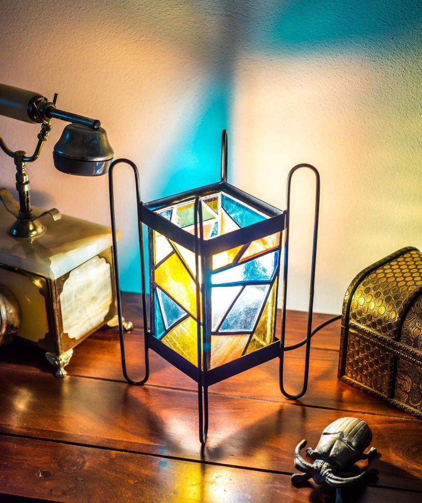 Veioze din vitralii lucrate manual - Revista magazin Afacerist.ro